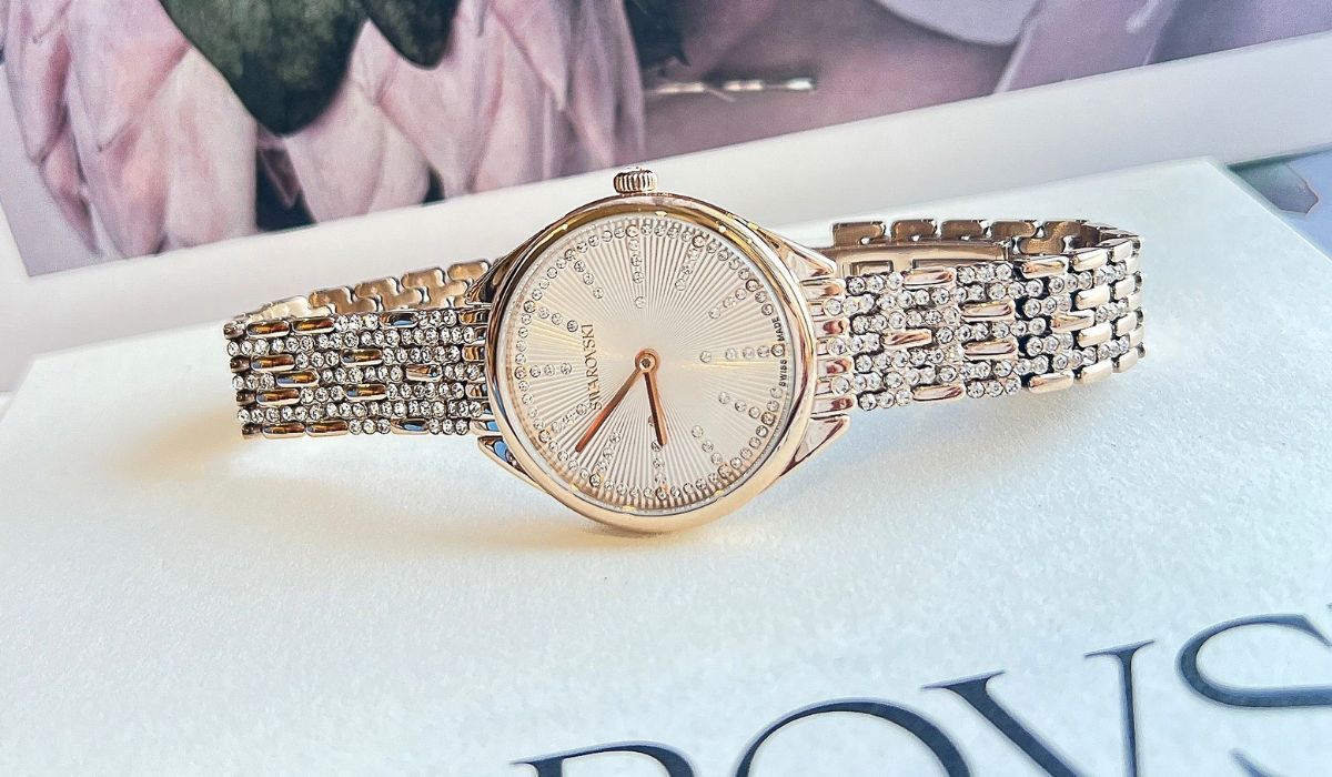Cách phân biệt đồng hồ Swarovski thật giả chuẩn xác