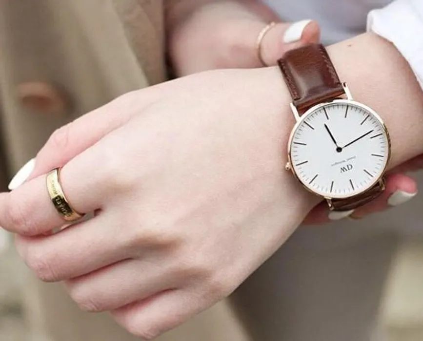 Mẫu đồng hồ Daniel Wellington dây da cho Nữ ưu đãi giảm giá cực sâu