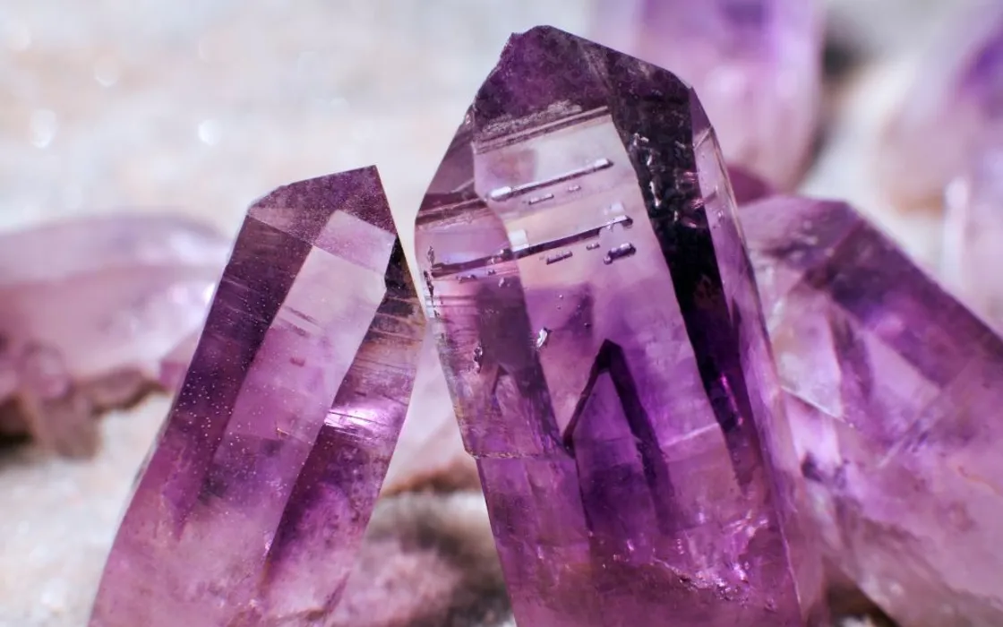 Giải Mã Đá Amethyst: Nguồn Gốc, Công Dụng & Ý Nghĩa Phong Thủy
